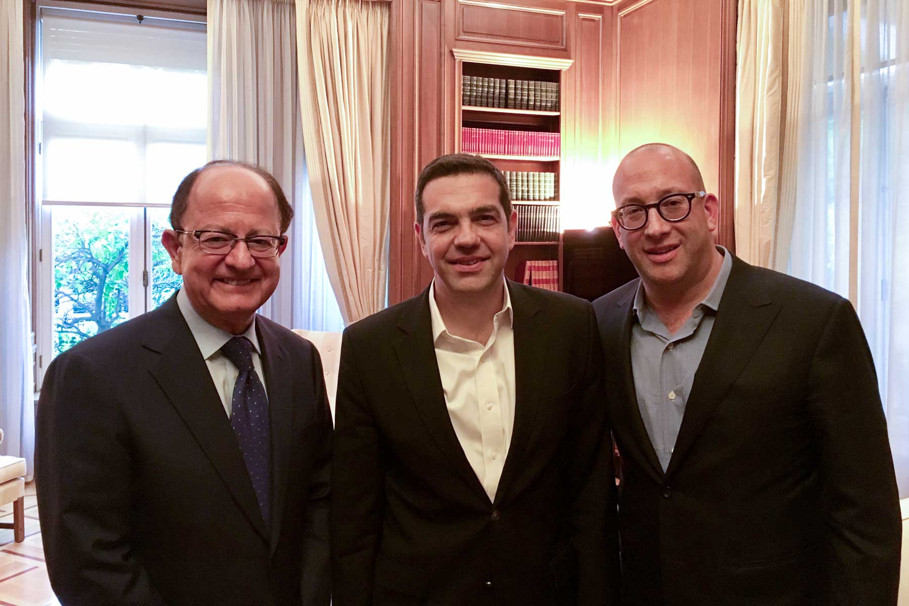 Jacob Soll takes on the finances of Greece — now, in Greek - USC Today