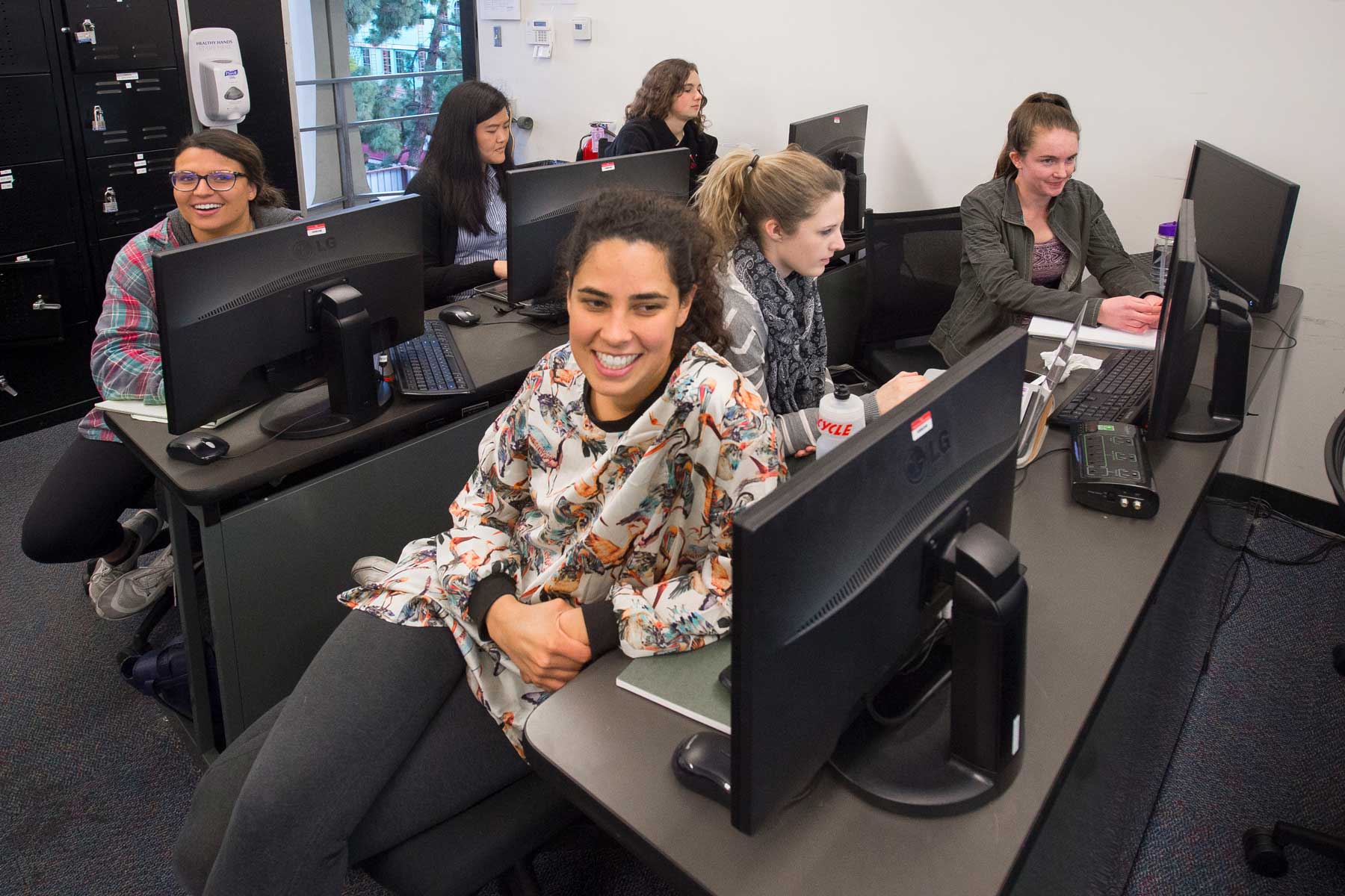 Incoming undergrad class at USC Viterbi is 44 percent female — a school ...