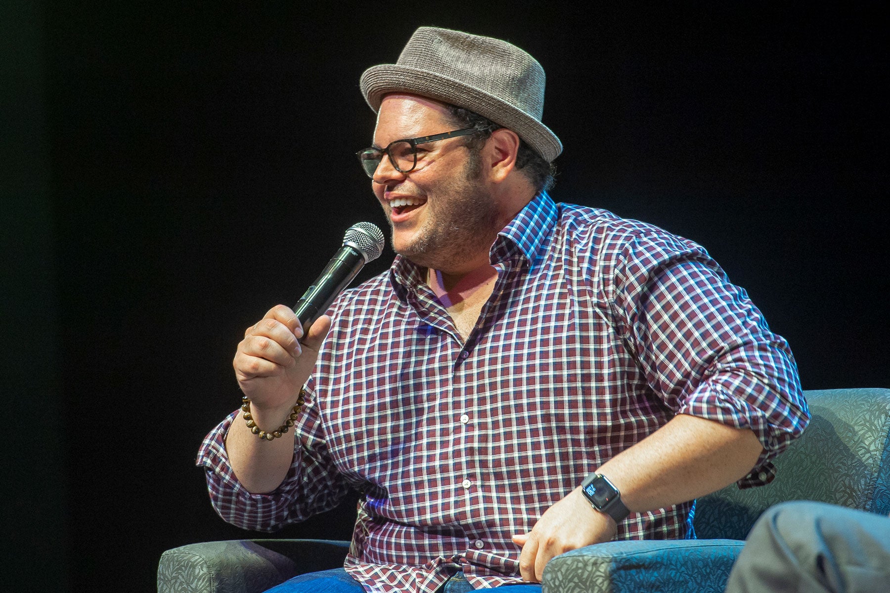 Josh Gad, at USC, inspires drama students with tales of career missteps