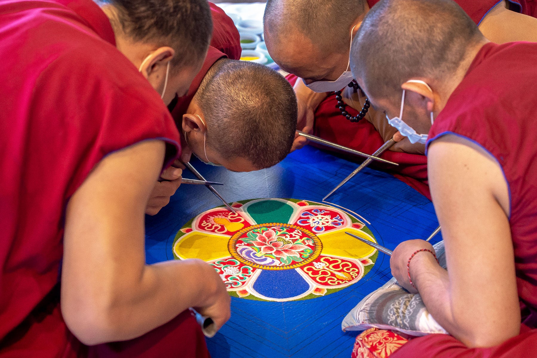 Monks create, then destroy, art in USC Pacific Asia Museum event