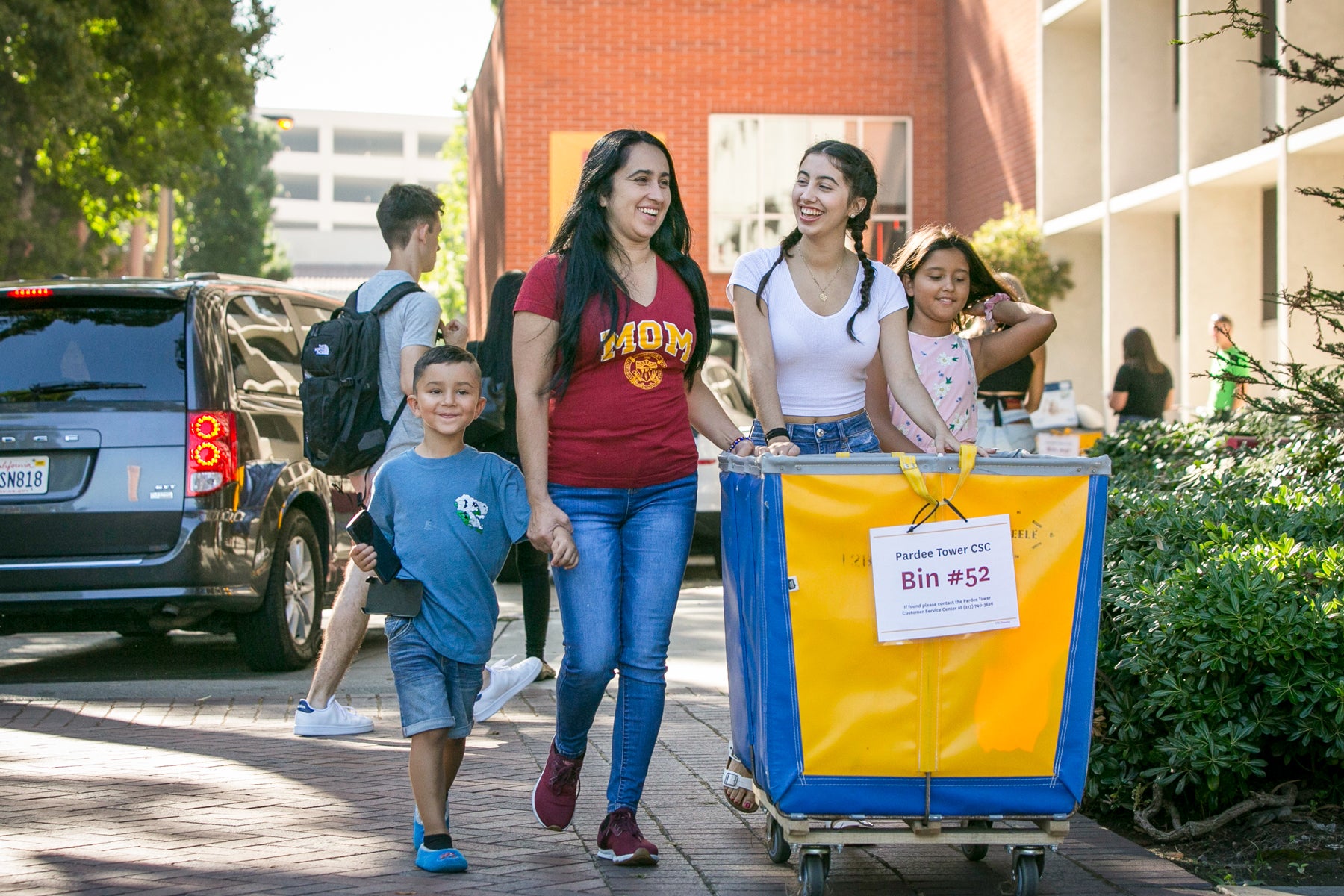 Move-in Day madness: Campuses come to life as Trojans arrive for the fall