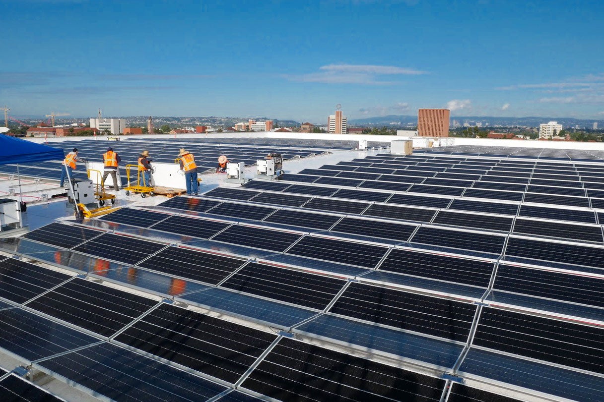 USC’s largest solar project continues to transform the Galen Center’s roof