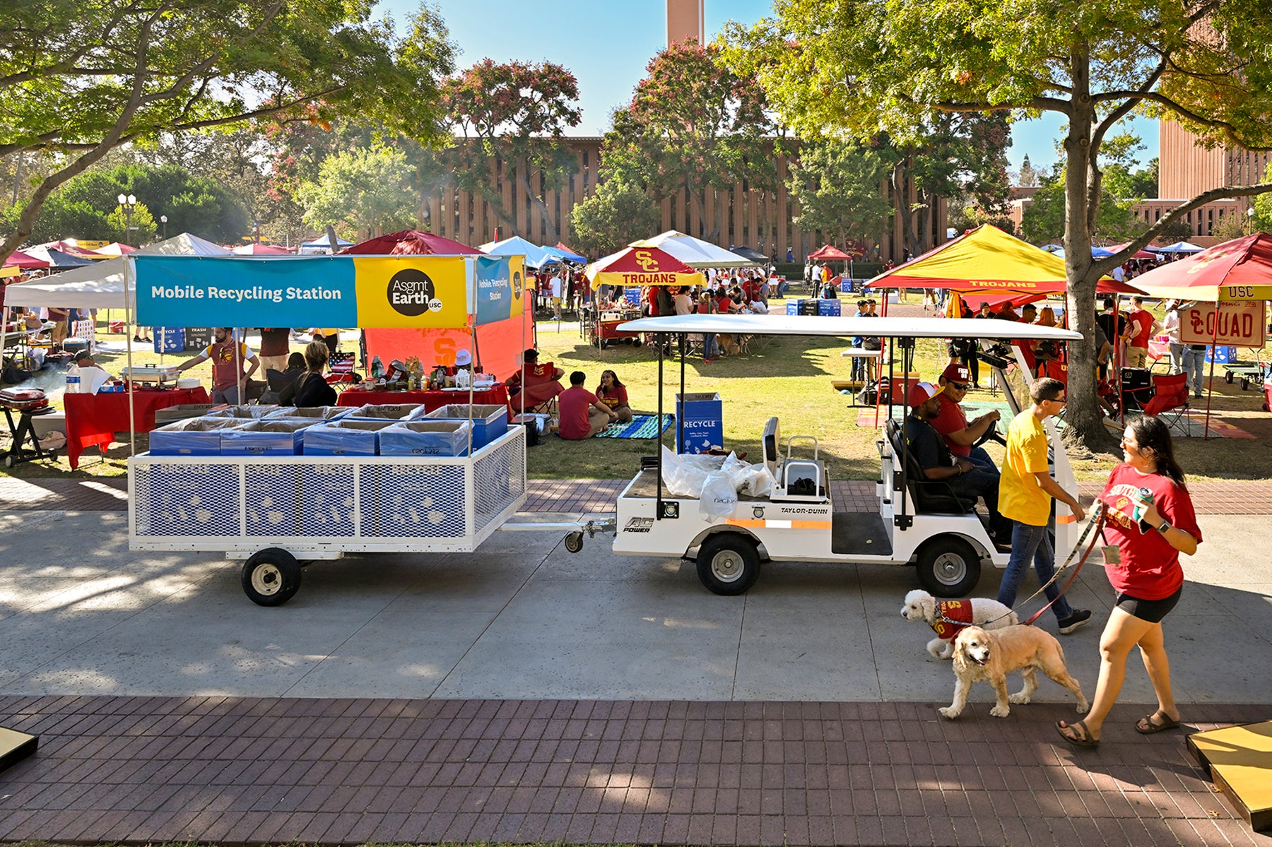 Zero waste team goes mobile, bringing sustainability to USC tailgating